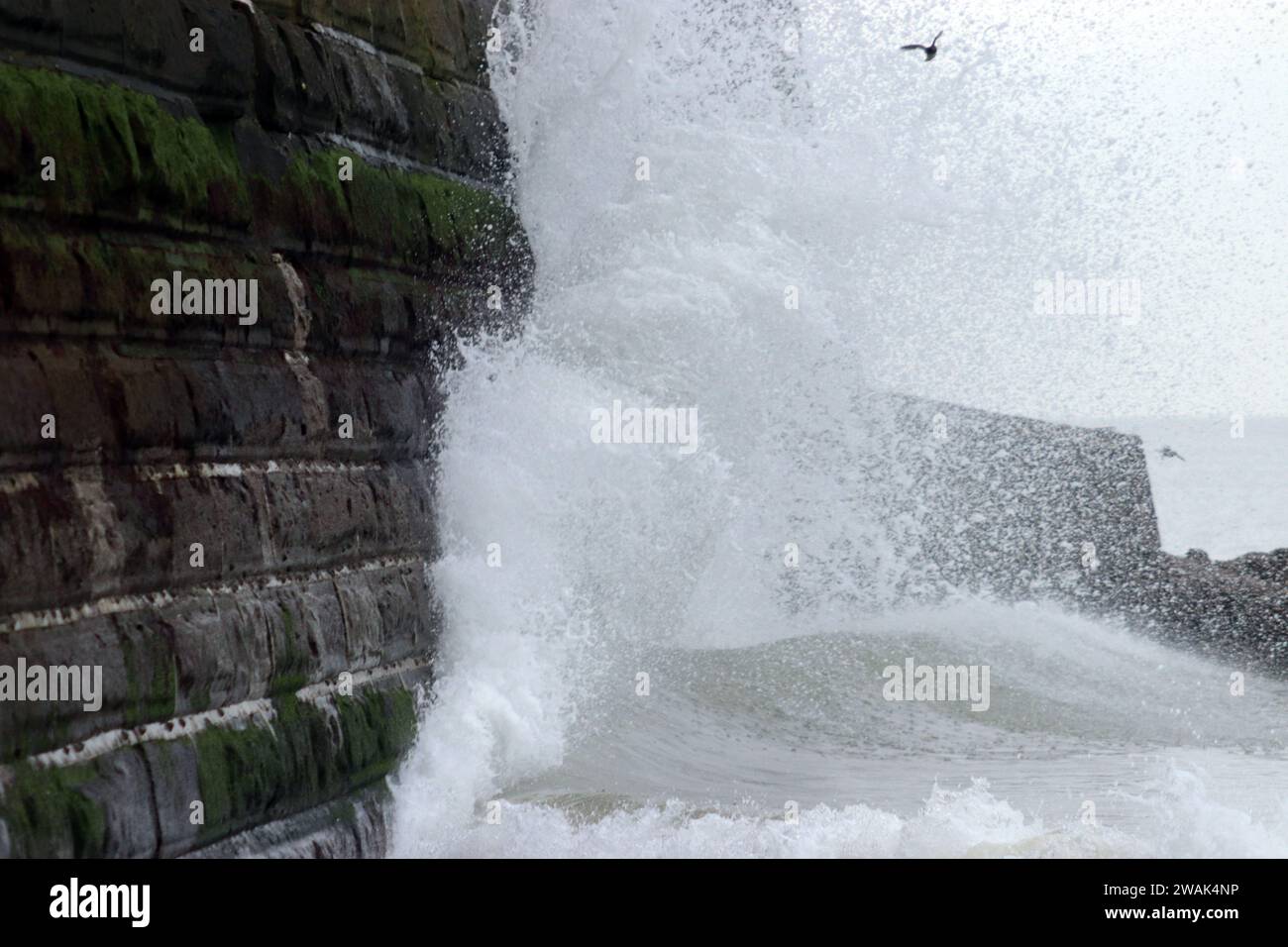 Hitting sea wall hi-res stock photography and images - Alamy
