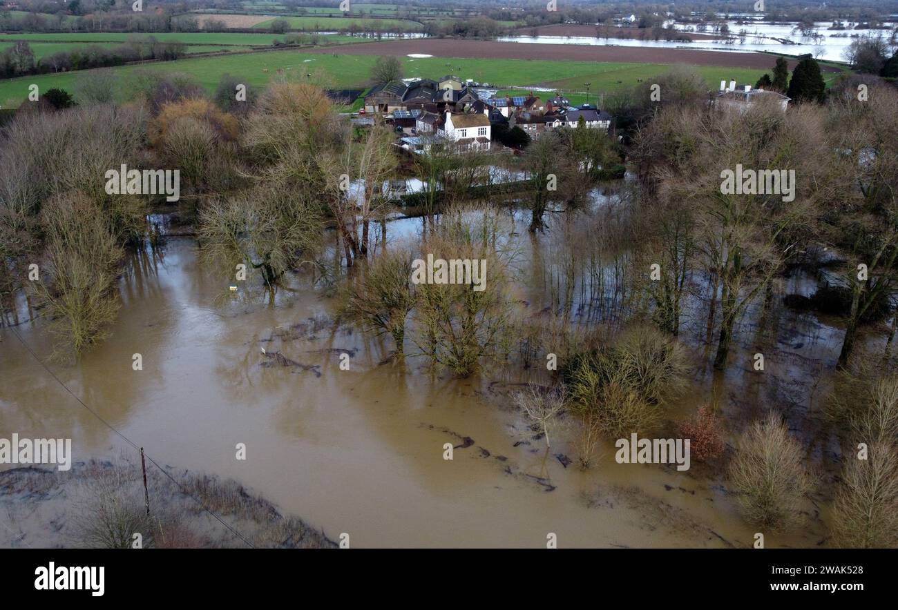 Flood waters from the River Ouse approach properties in Barcombe Mills ...
