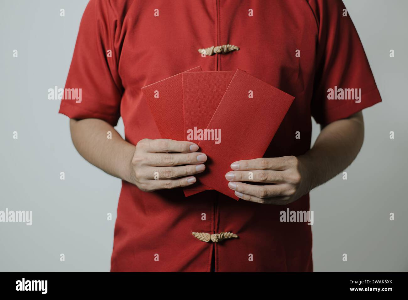 Chinese men traditional dress hi-res stock photography and images - Alamy