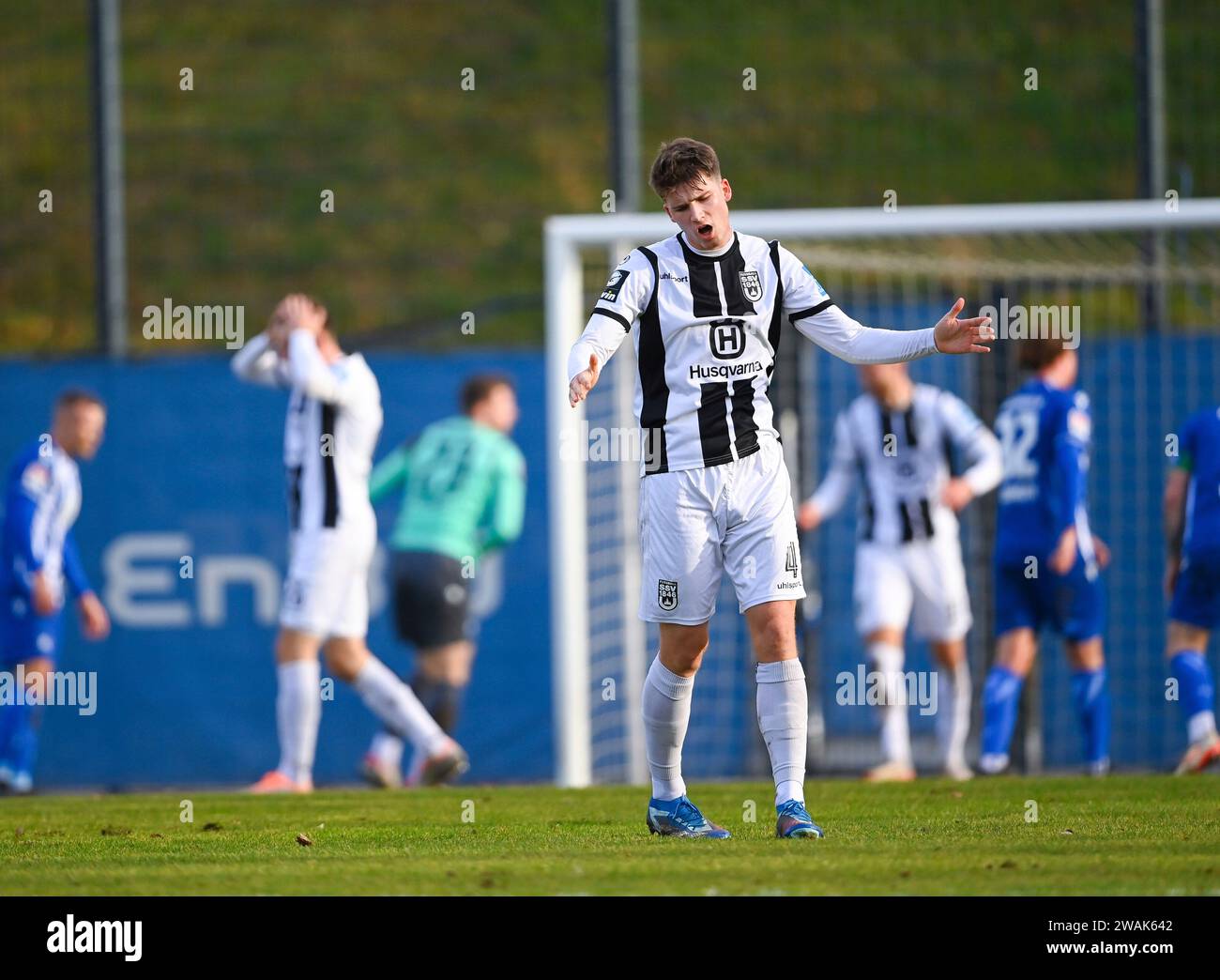 Karlsruhe, Deutschland. 05th Jan, 2024. Tom Gaal (SSV Ulm, #4) aergert ...