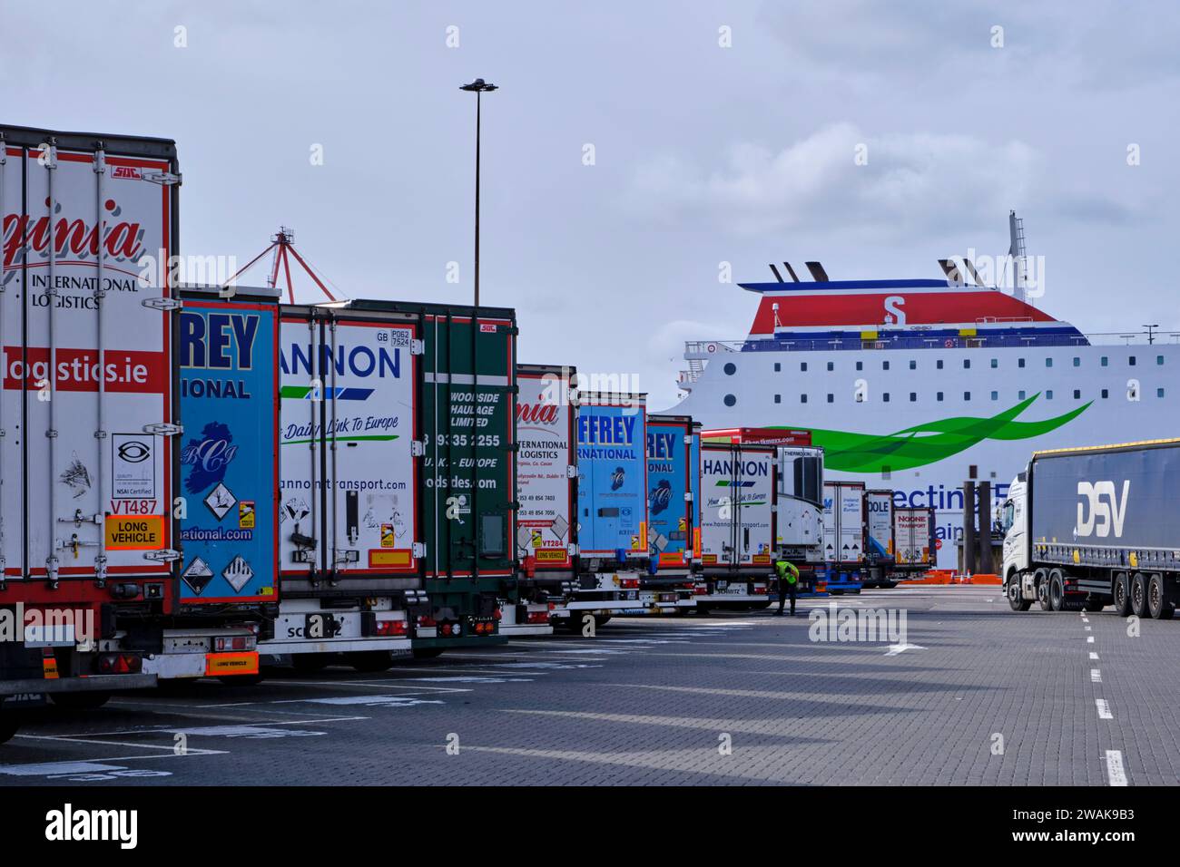 Conteneur de camion hi-res stock photography and images - Alamy