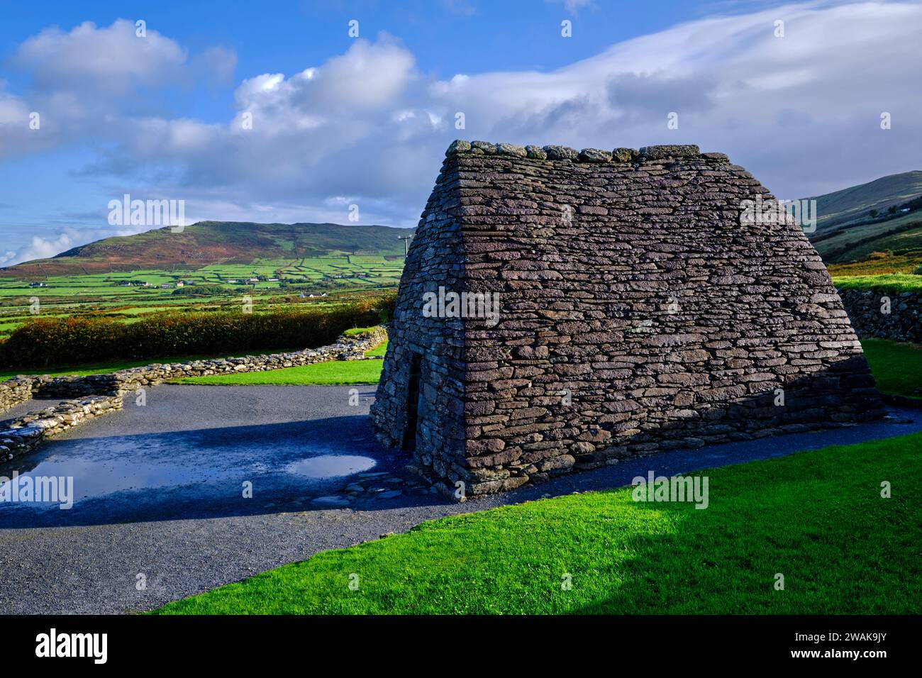 Republic of Ireland, County Kerry, Dingle Peninsula, Ballyferriter ...