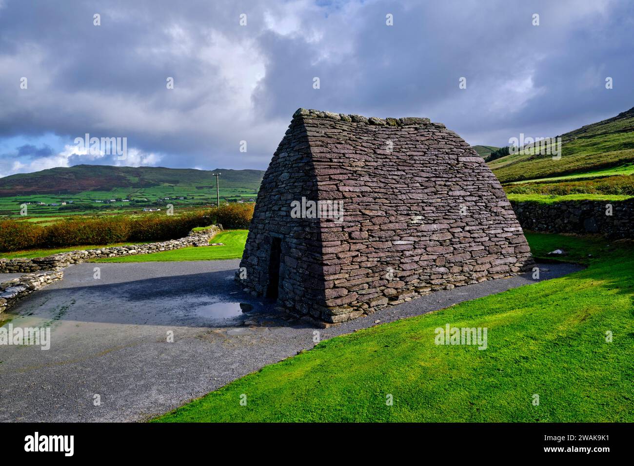 Republic of Ireland, County Kerry, Dingle Peninsula, Ballyferriter ...