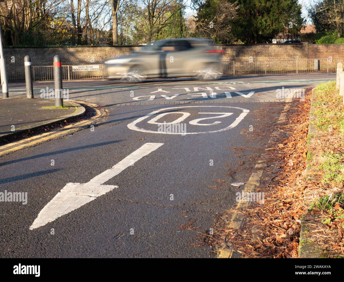 20mph speed limit area hi-res stock photography and images - Alamy