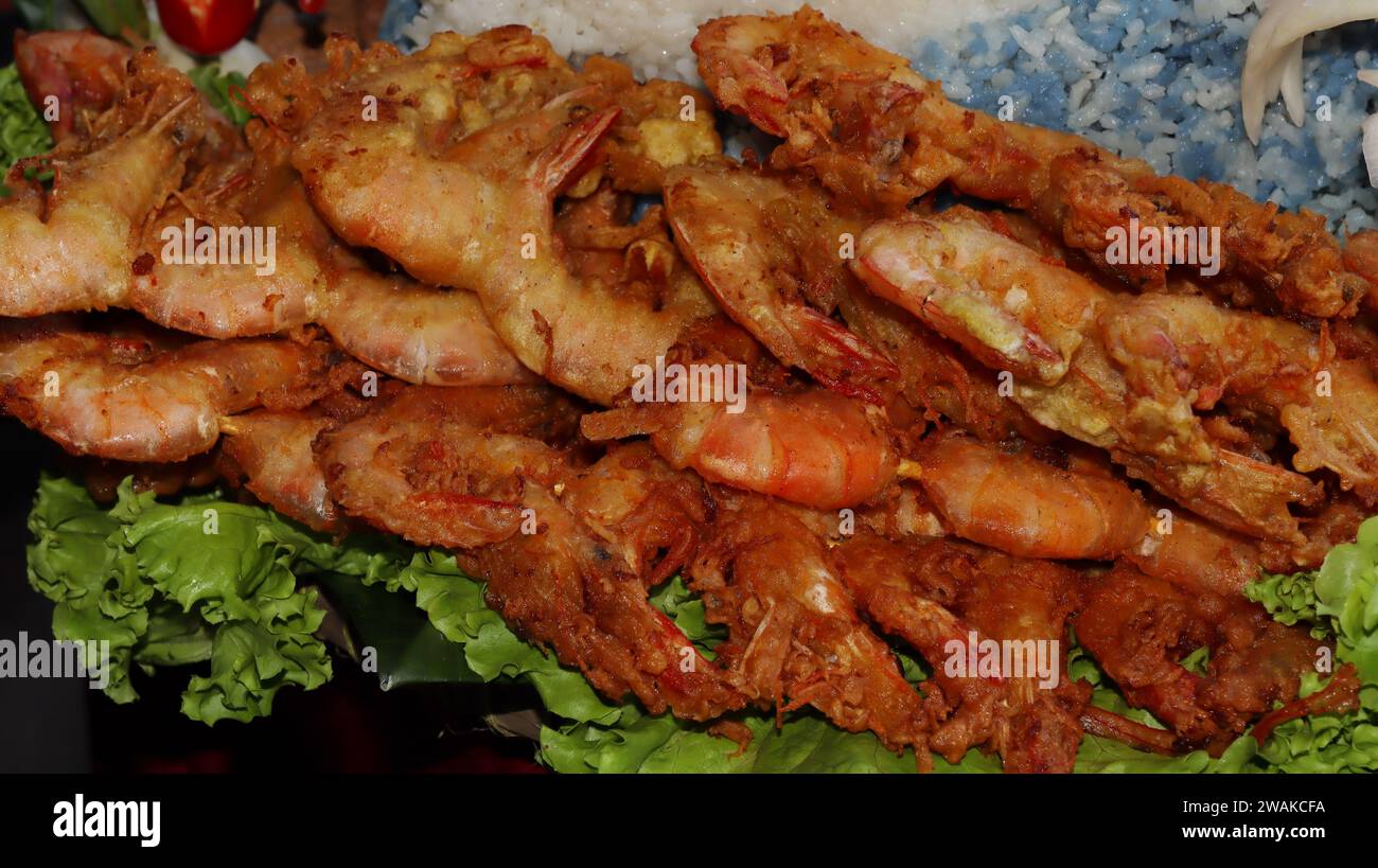 Delicious deep fried shrimps crispy on plate and lettuce vegetable on ...