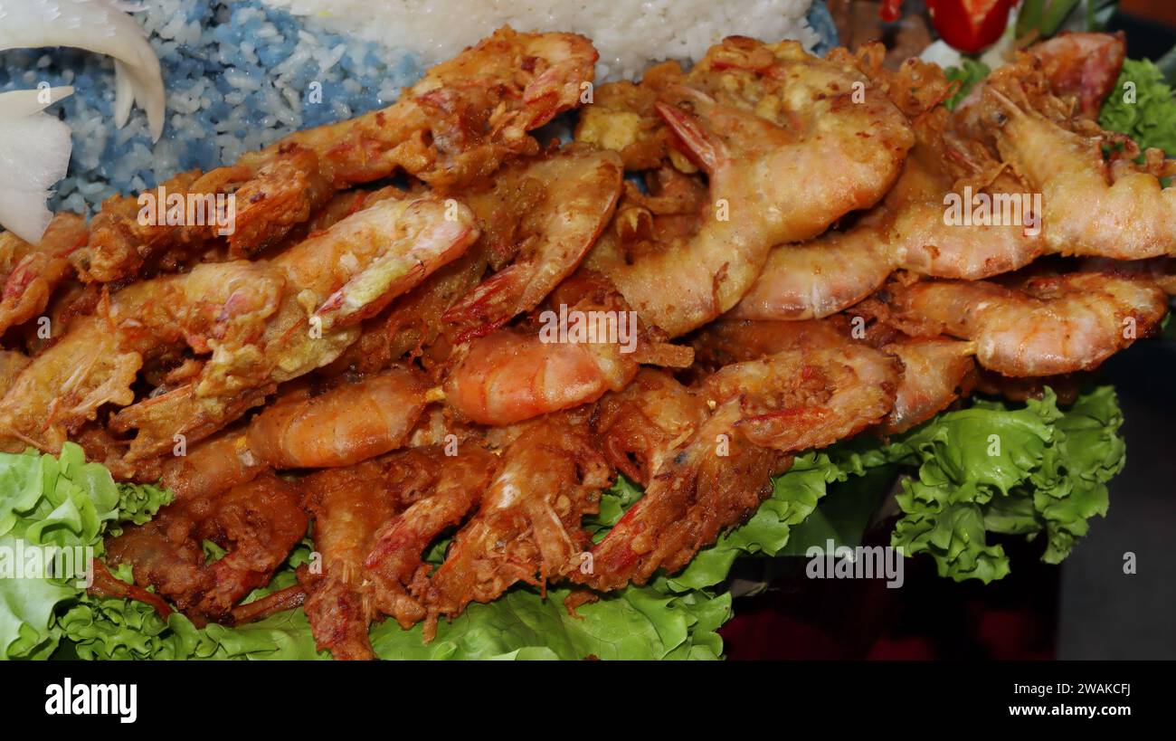 Delicious deep fried shrimps crispy on plate and lettuce vegetable on ...