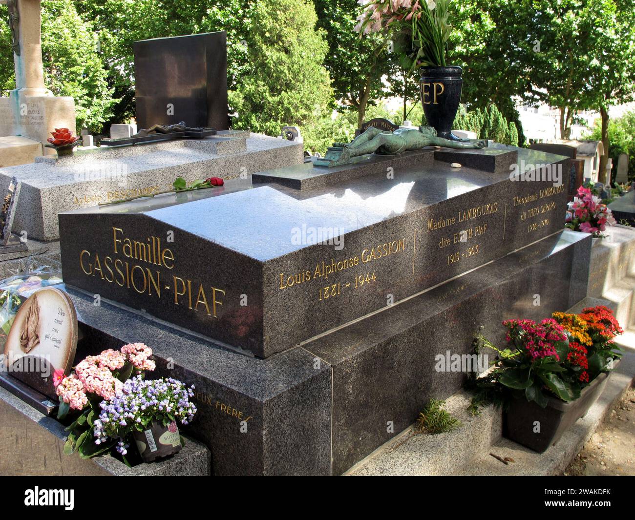 Edith Piaf French singer grave in Pere Lachaise graveyard, Paris ...