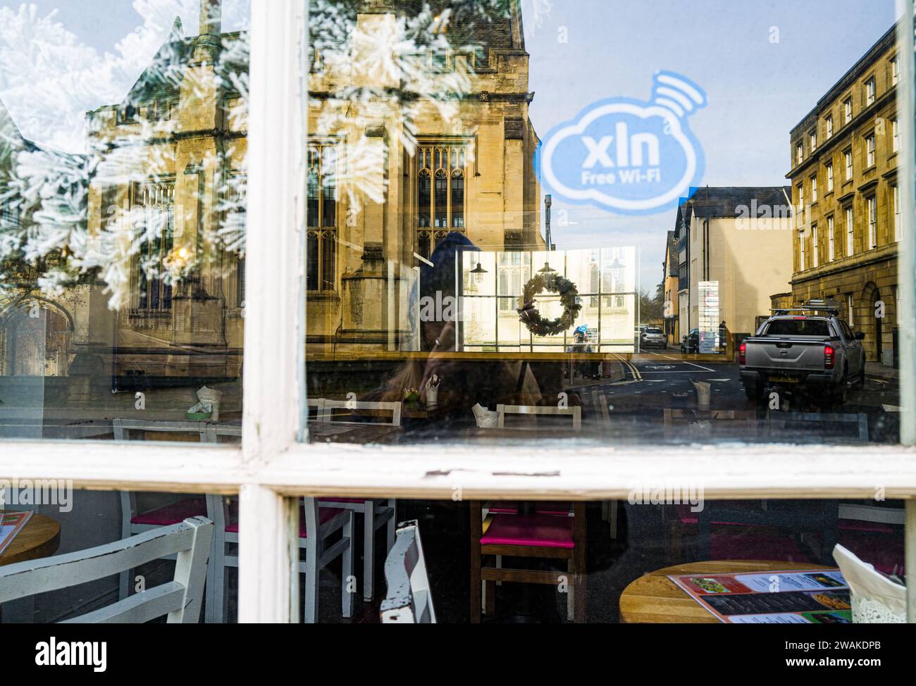 Reflections in street photography hi-res stock photography and images ...
