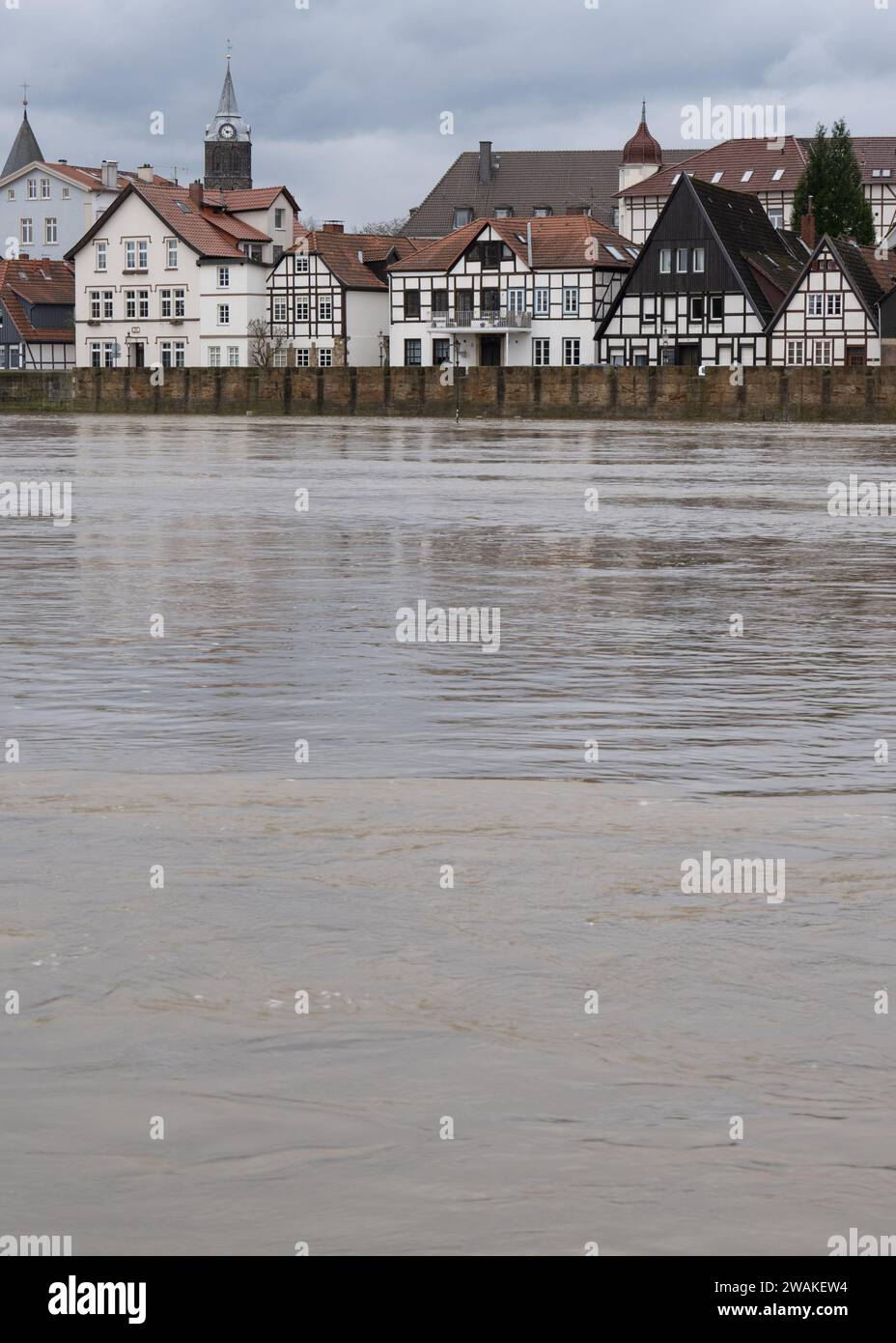 Minden, Germany. 05th Jan, 2024. The flood waters of the Weser reach as ...