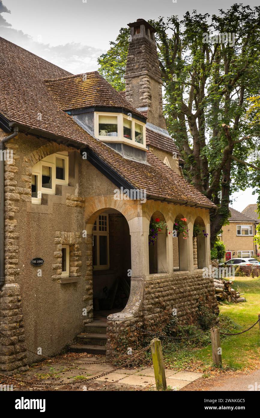 UK, England, Oxfordshire, Fringford, Main Street, The Lodge, 1895 Arts ...
