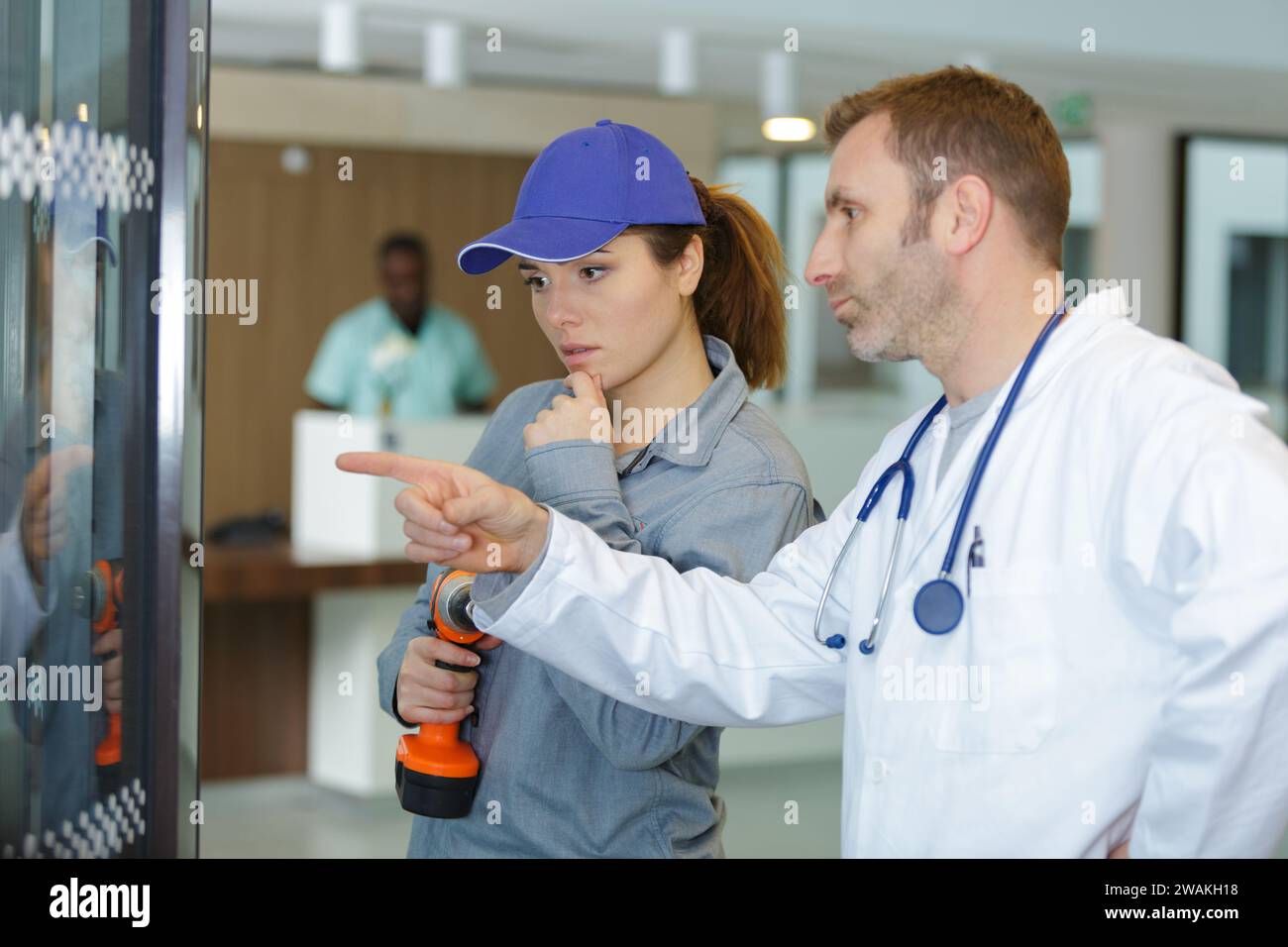 woman repair vending machine at hospital with doctor Stock Photo - Alamy