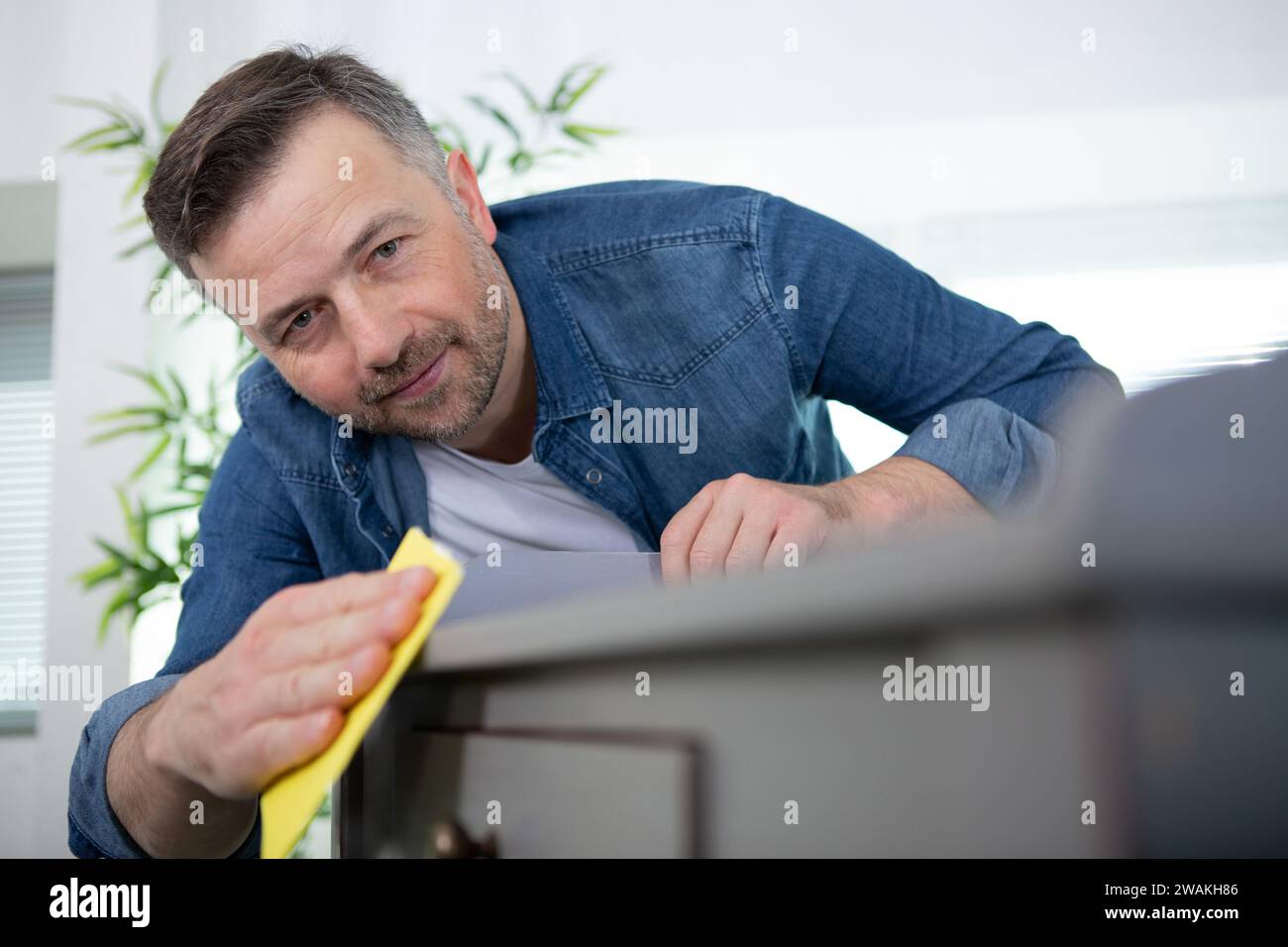 Sanding a table with sandpaper hi-res stock photography and images - Alamy