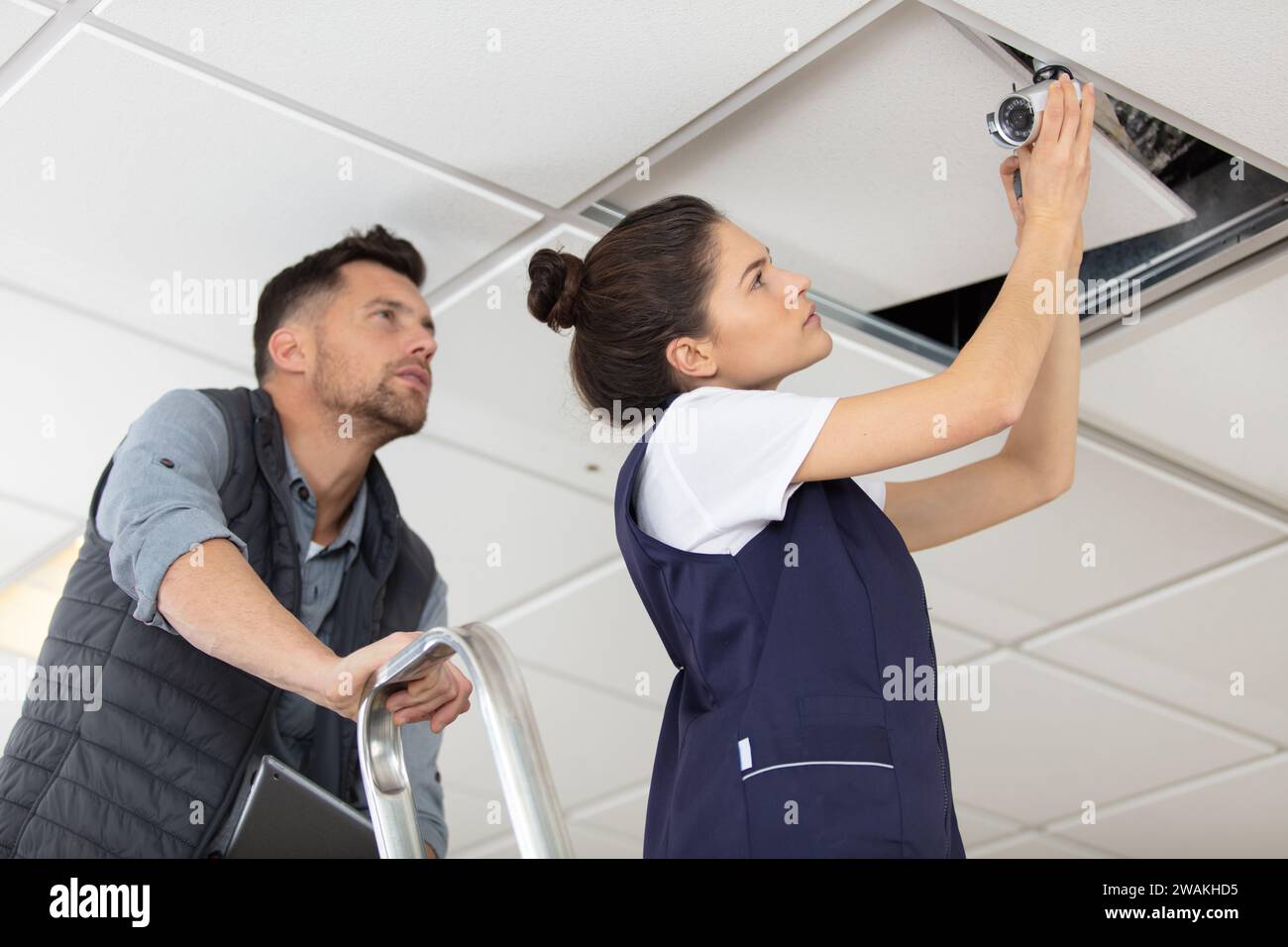 male and female workers inspecting ceiling for leaks Stock Photo - Alamy male and female workers inspecting ceiling for leaks Stock Photo - Alamy