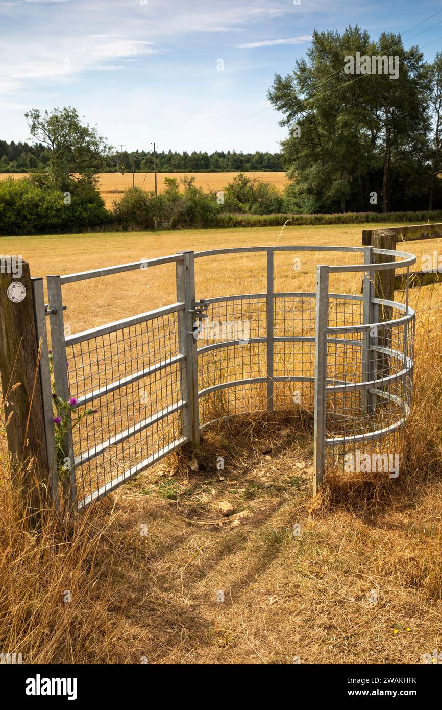 UK, England, Oxfordshire, Cottisford, field boundary stile on footpath ...
