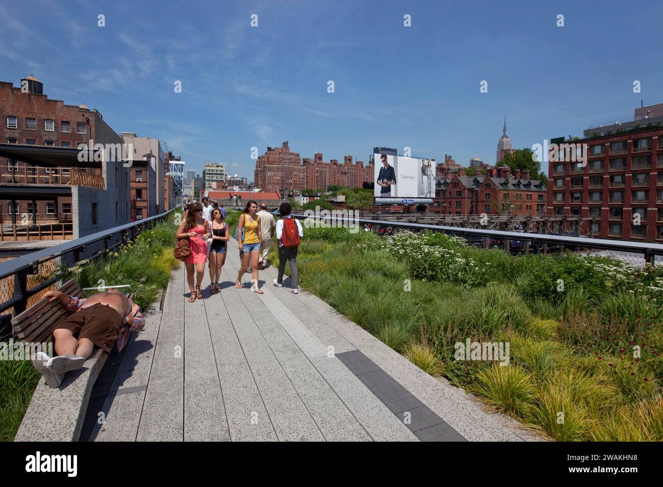 High line observation deck hi-res stock photography and images - Alamy