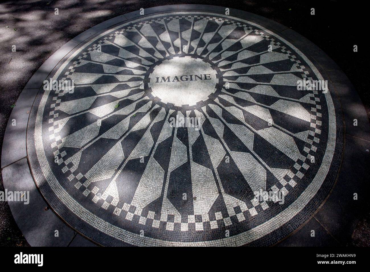 Circular pathway hi-res stock photography and images - Alamy