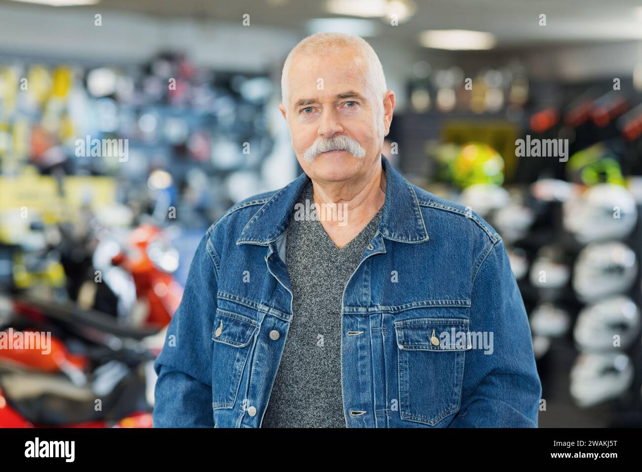 man in the motorbike store Stock Photo - Alamy