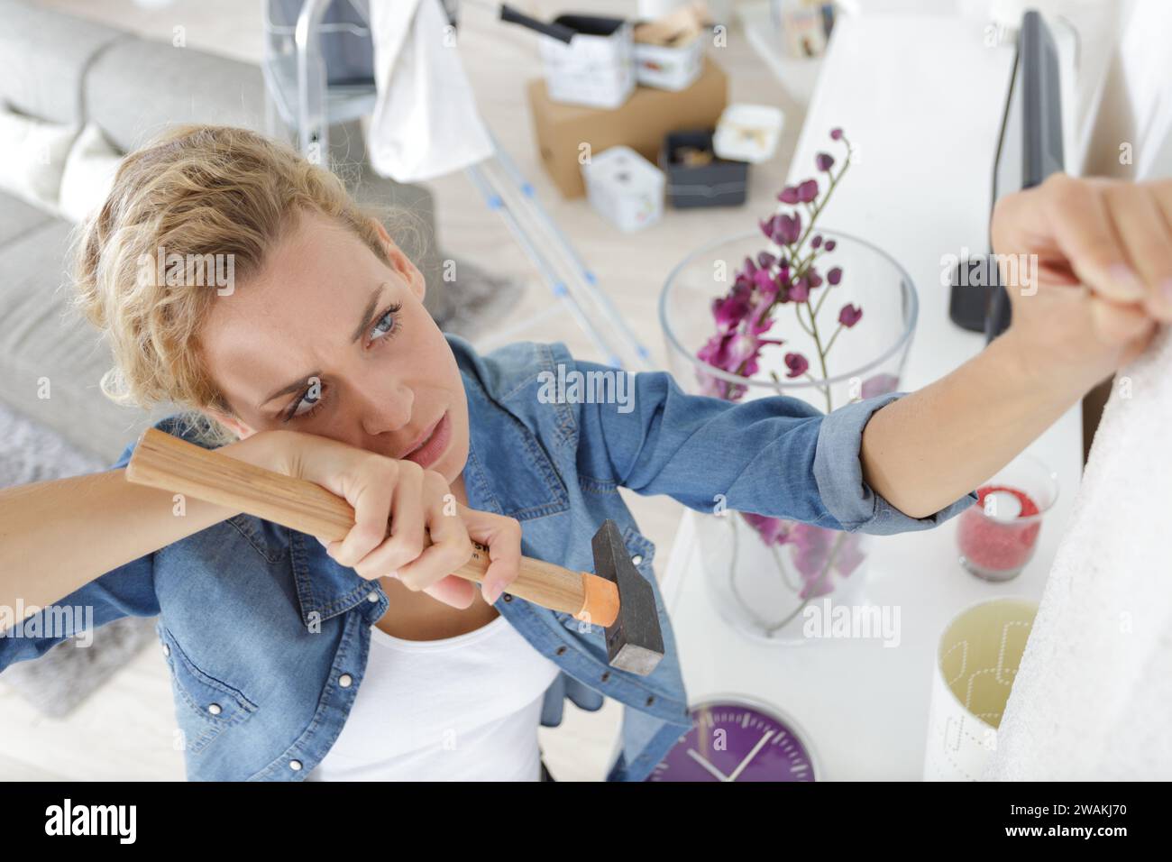 Precision hammering hi-res stock photography and images - Alamy