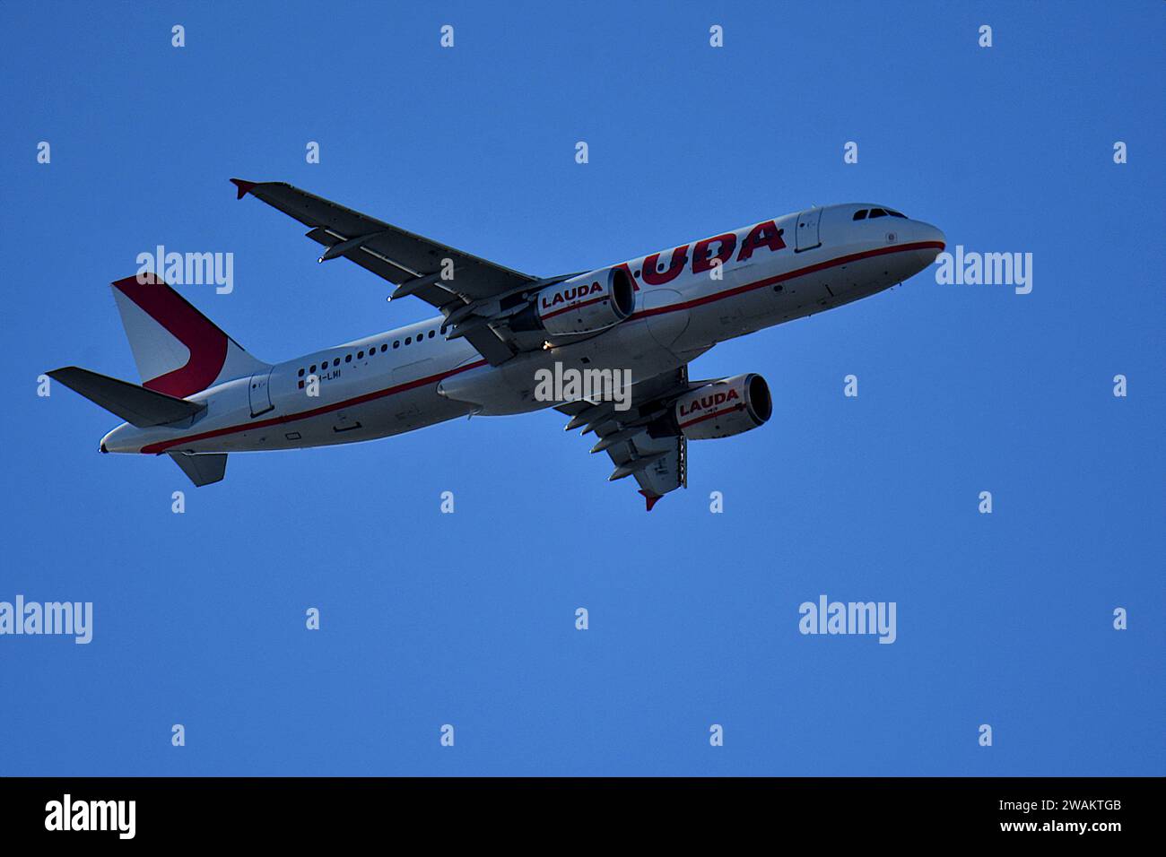 Lauda air plane hi-res stock photography and images - Alamy