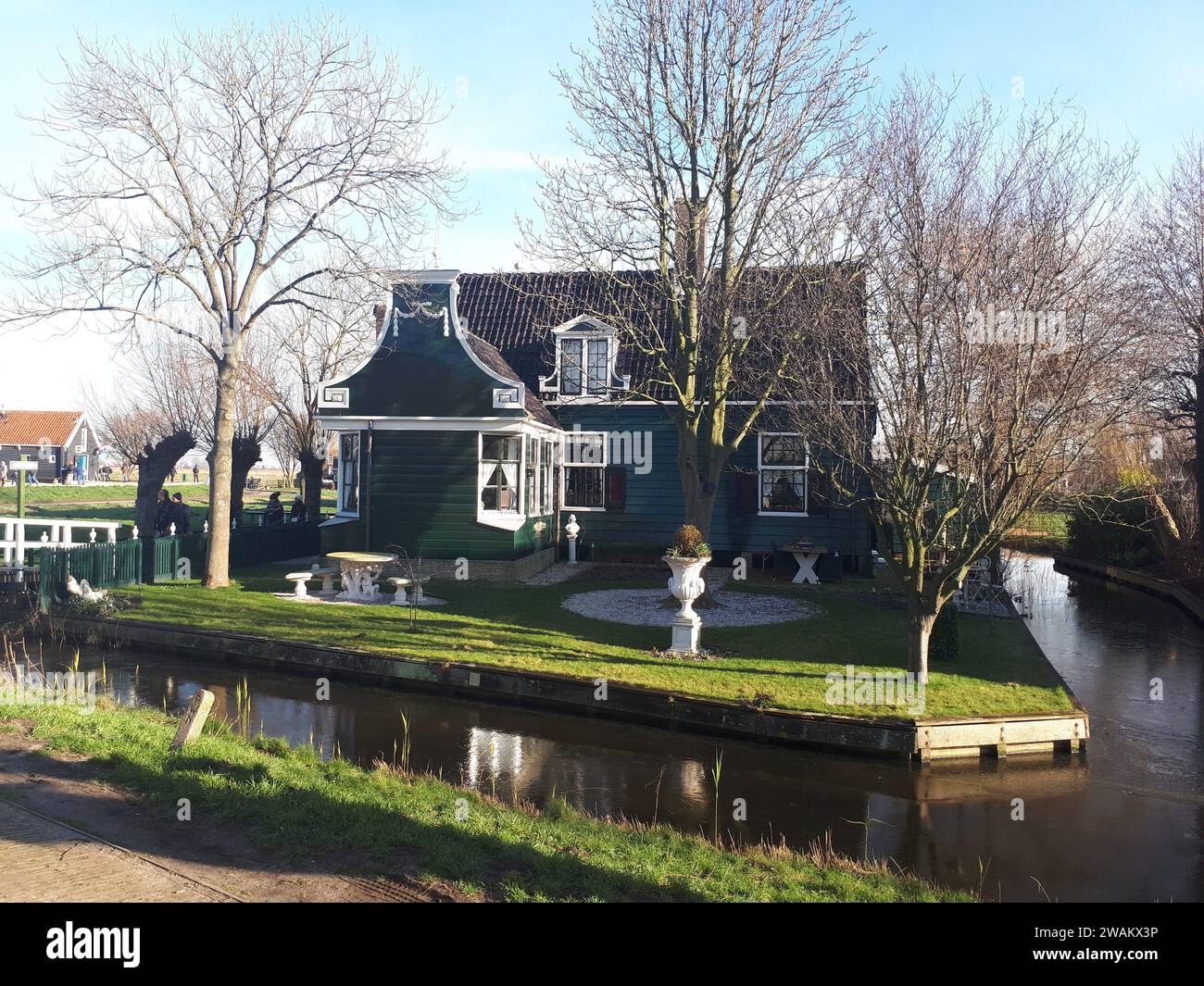View of a waterfront house hi-res stock photography and images - Alamy