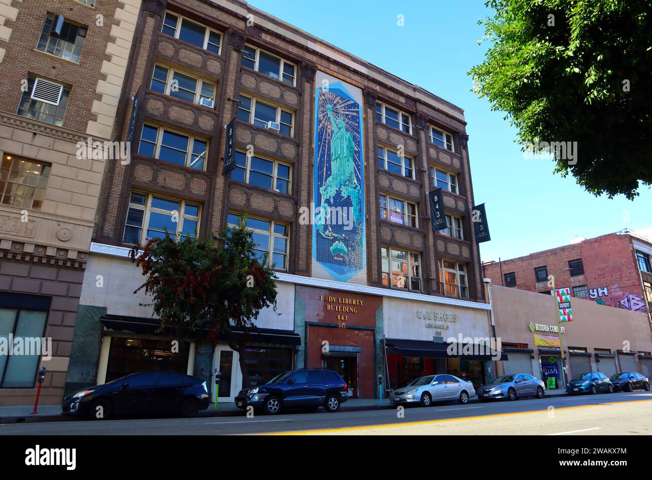 Los Angeles, California: Lady Liberty Building, tile mural to ...