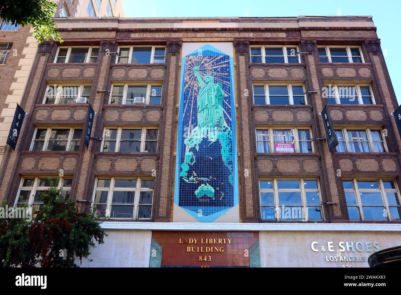 Los Angeles, California: Lady Liberty Building, tile mural to ...