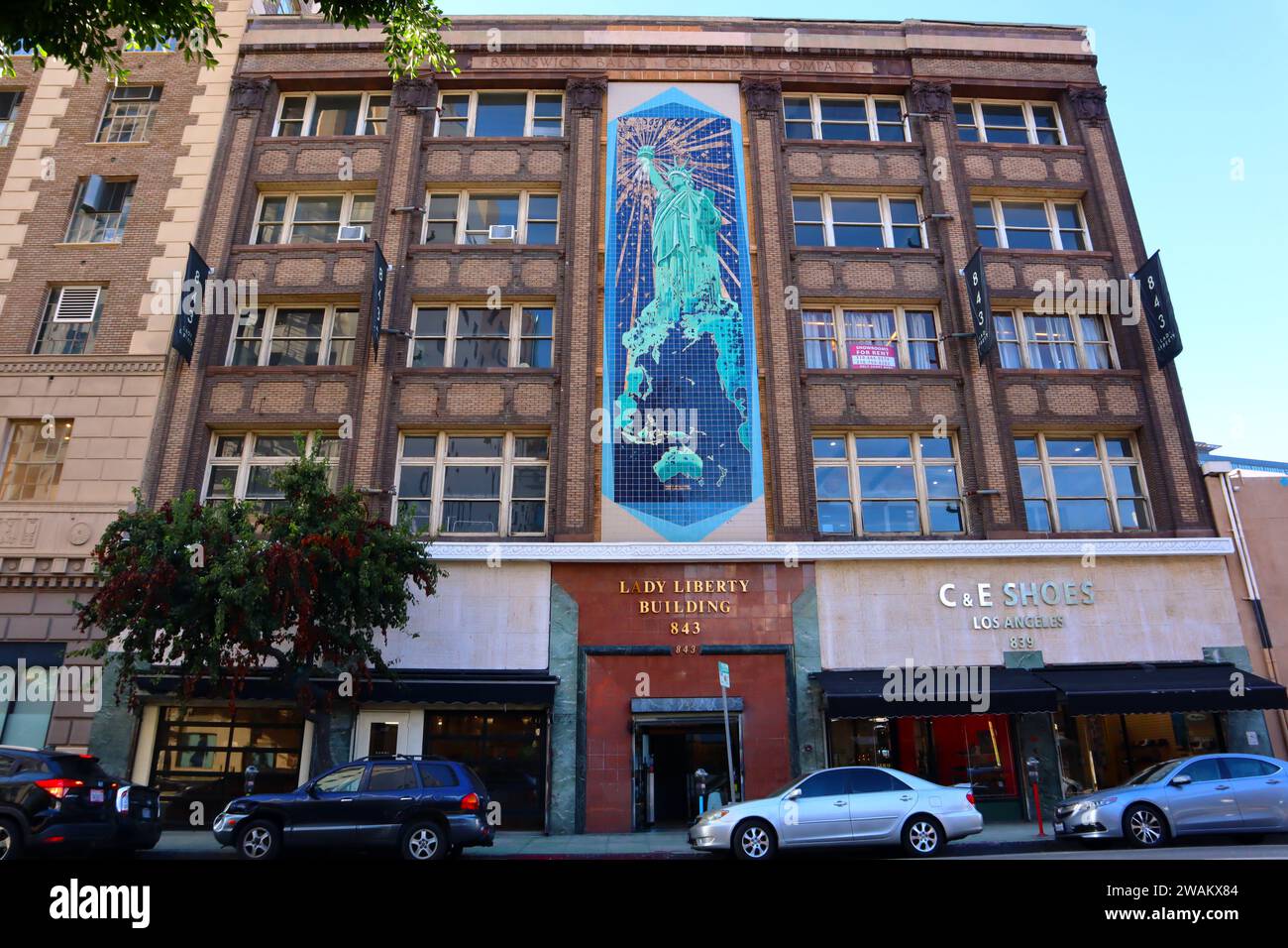Los Angeles, California: Lady Liberty Building, tile mural to ...