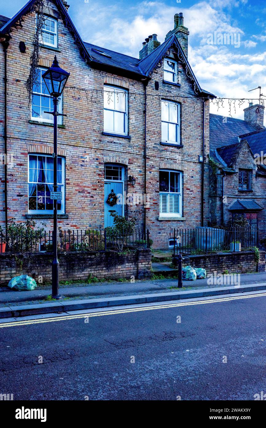Victorian small town pub scene hi-res stock photography and images - Alamy