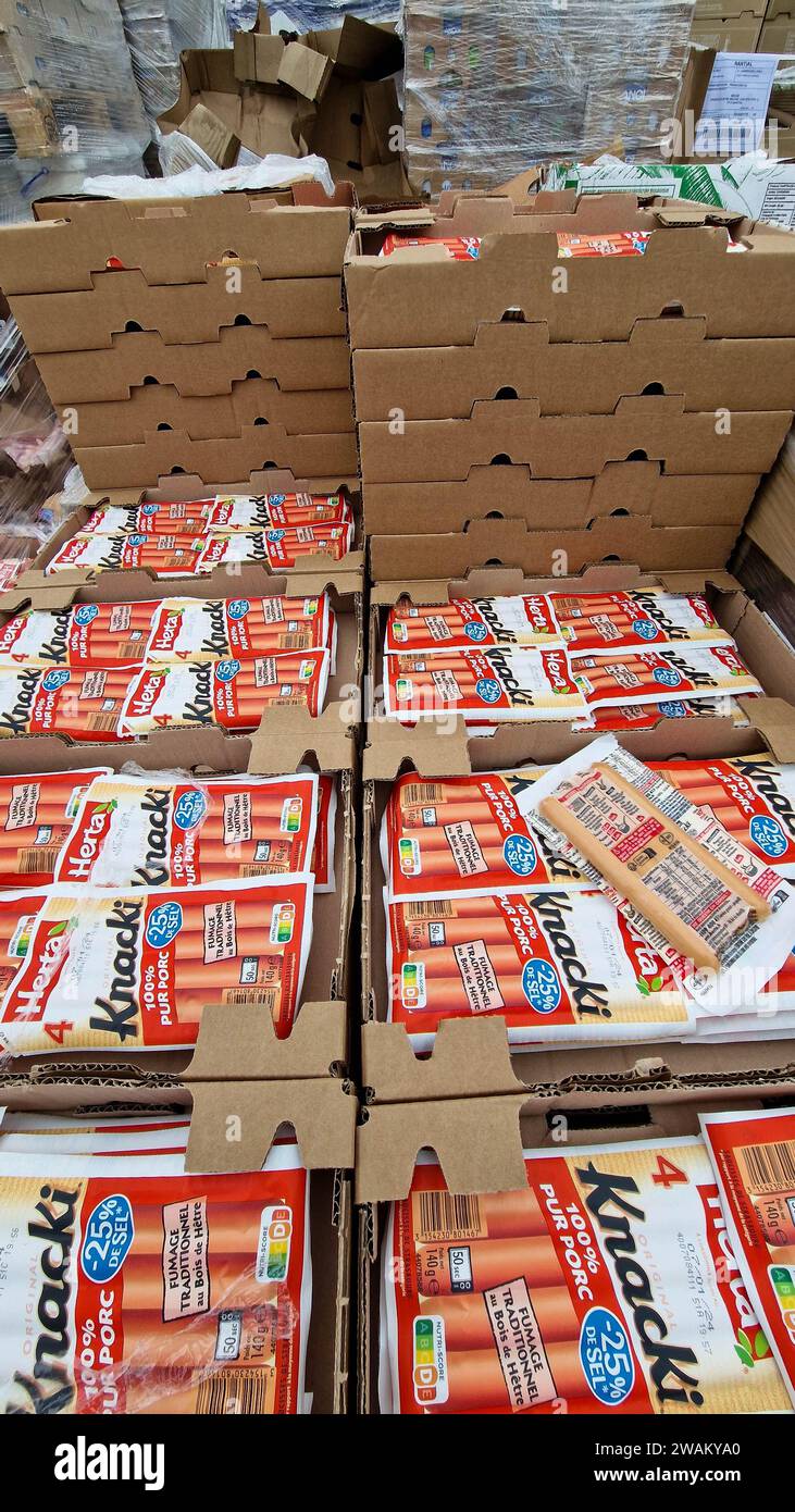 Food waste supermarket france hi-res stock photography and images - Alamy