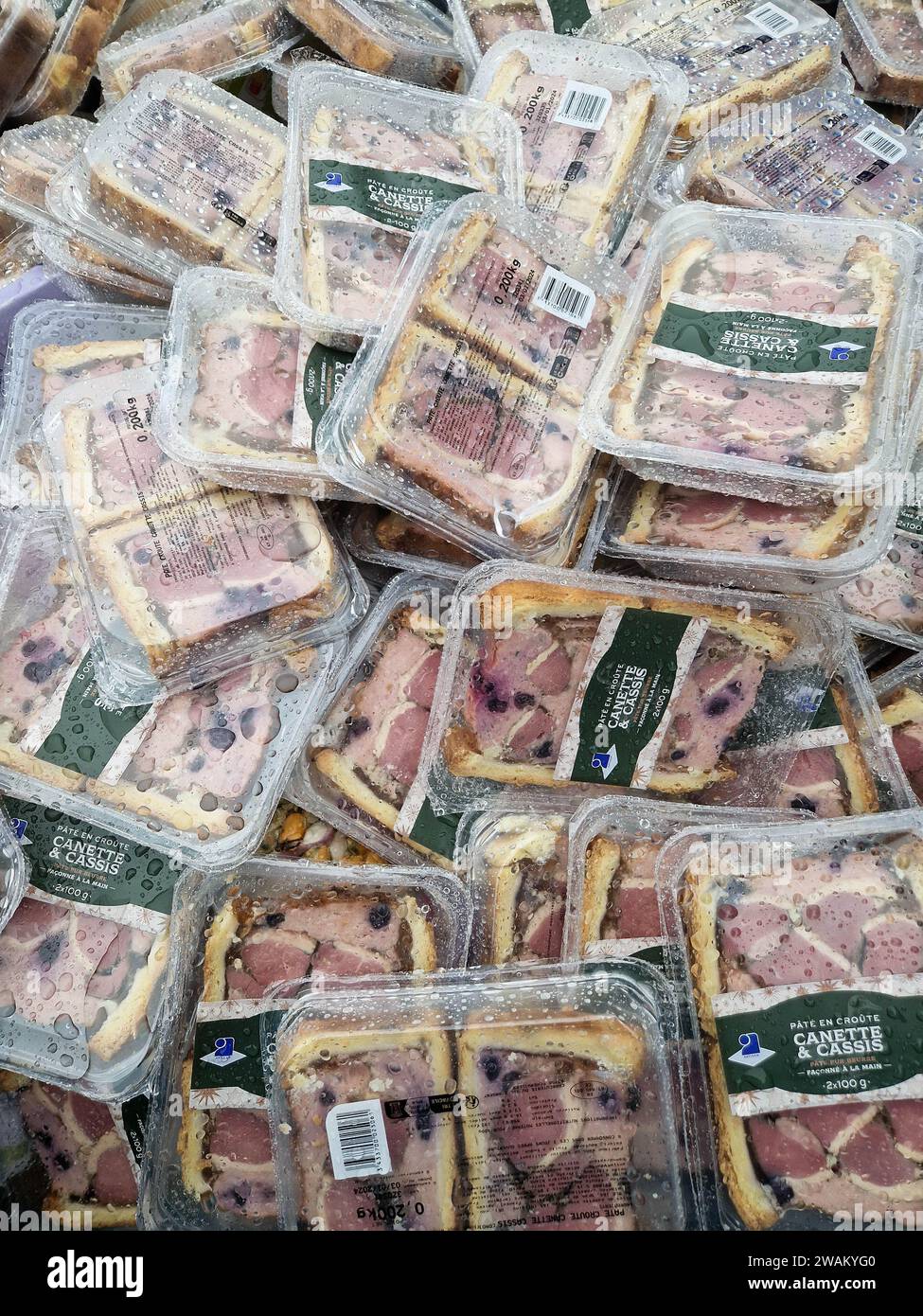 Food waste supermarket france hi-res stock photography and images - Alamy