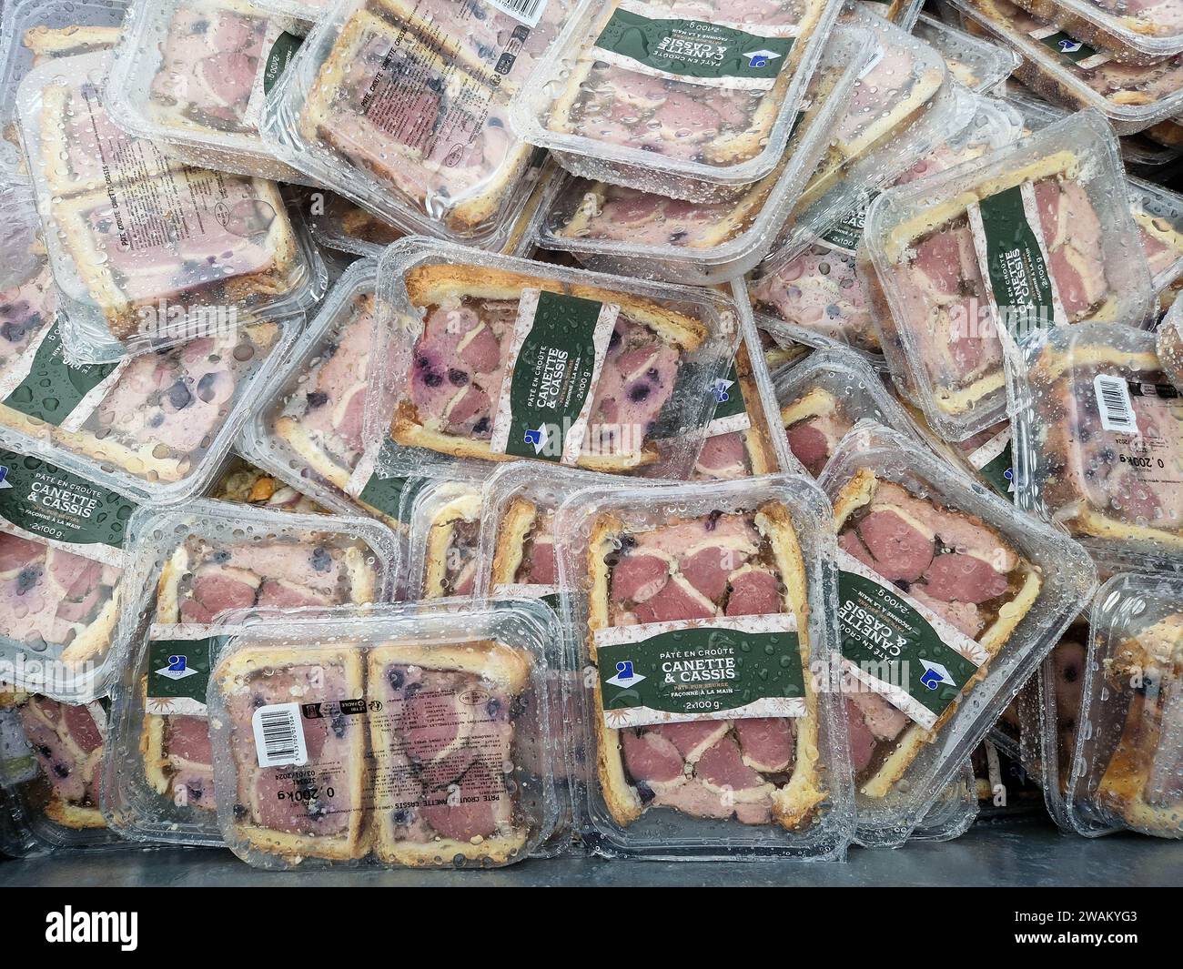 Food waste supermarket france hi-res stock photography and images - Alamy