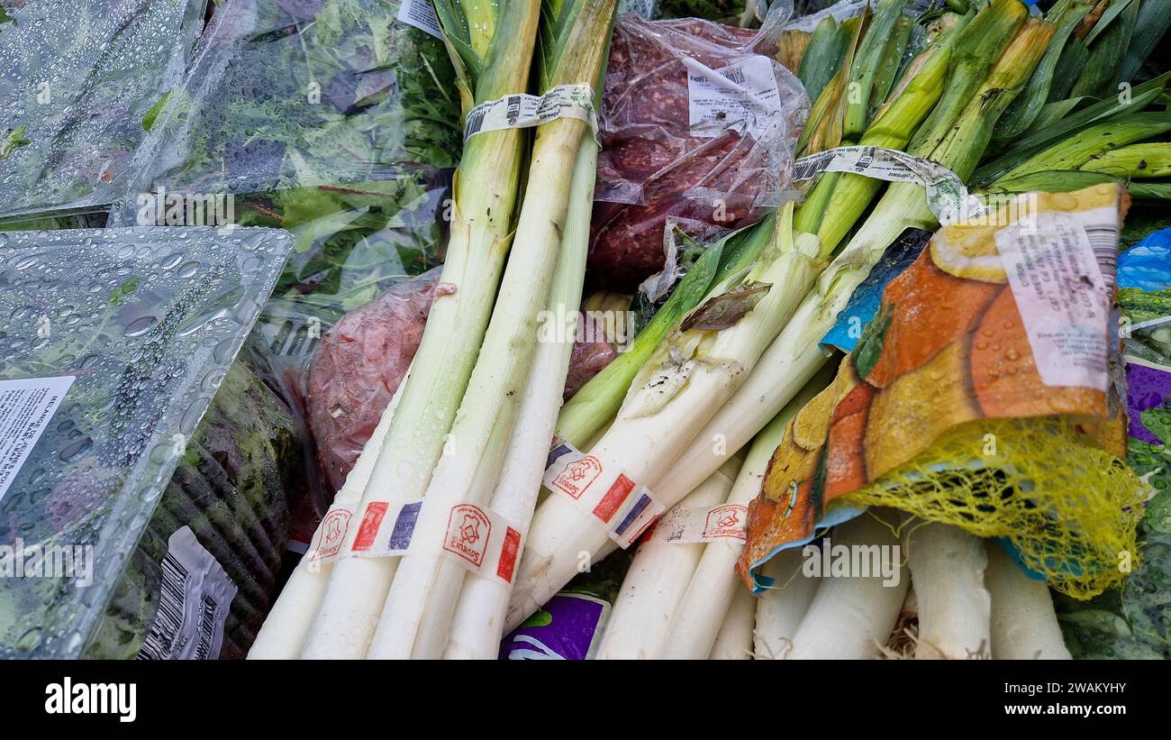 Food waste supermarket france hi-res stock photography and images - Alamy