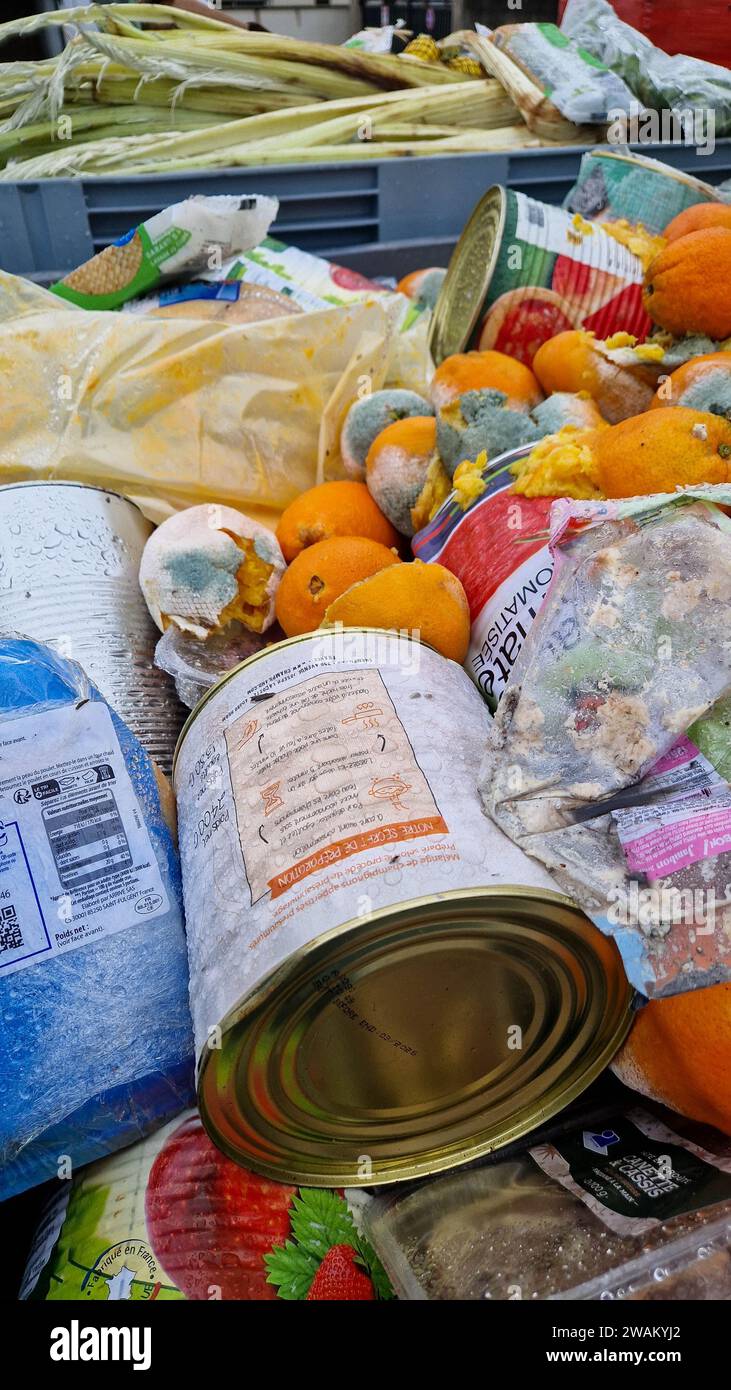 Food waste supermarket france hi-res stock photography and images - Alamy