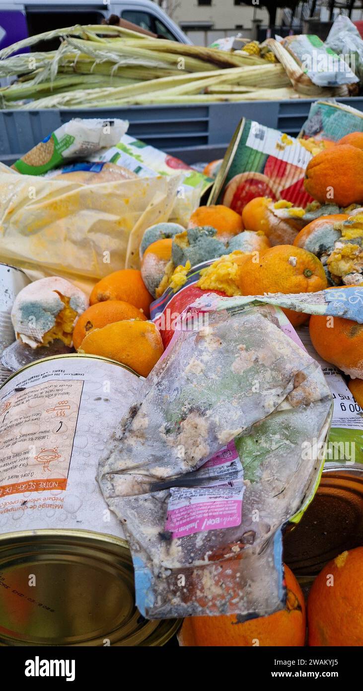 Food waste supermarket france hi-res stock photography and images - Alamy