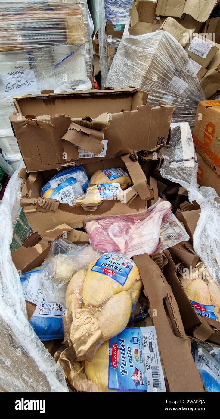 Food waste supermarket france hi-res stock photography and images - Alamy