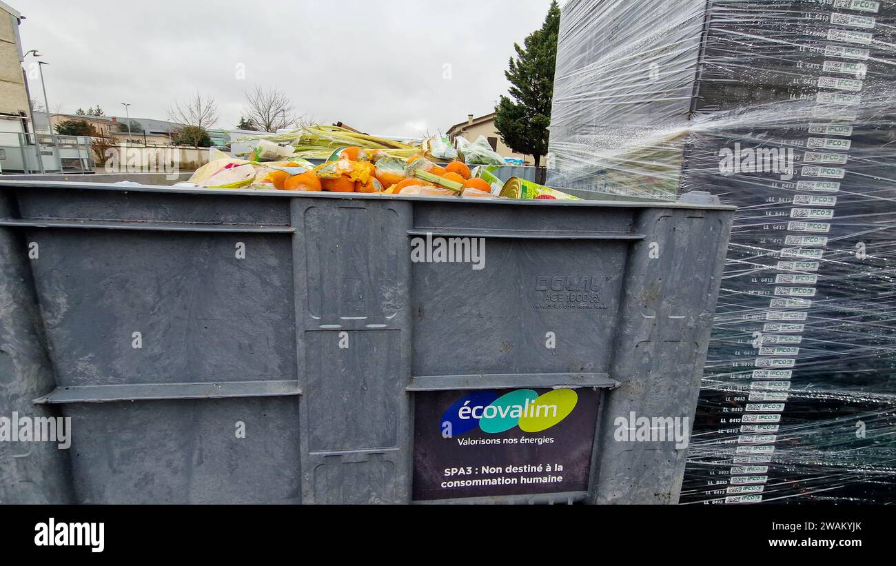 Food waste supermarket france hi-res stock photography and images - Alamy