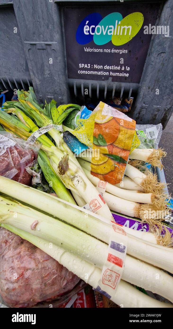 Food waste supermarket france hi-res stock photography and images - Alamy