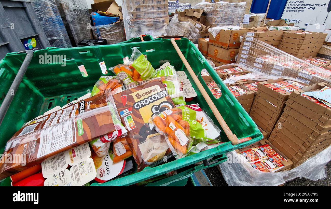 Food waste supermarket france hi-res stock photography and images - Alamy