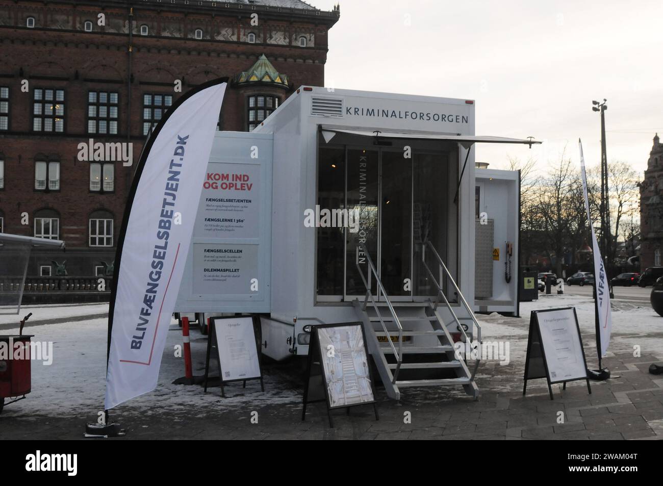 Seek for prison oficeers hi-res stock photography and images - Alamy