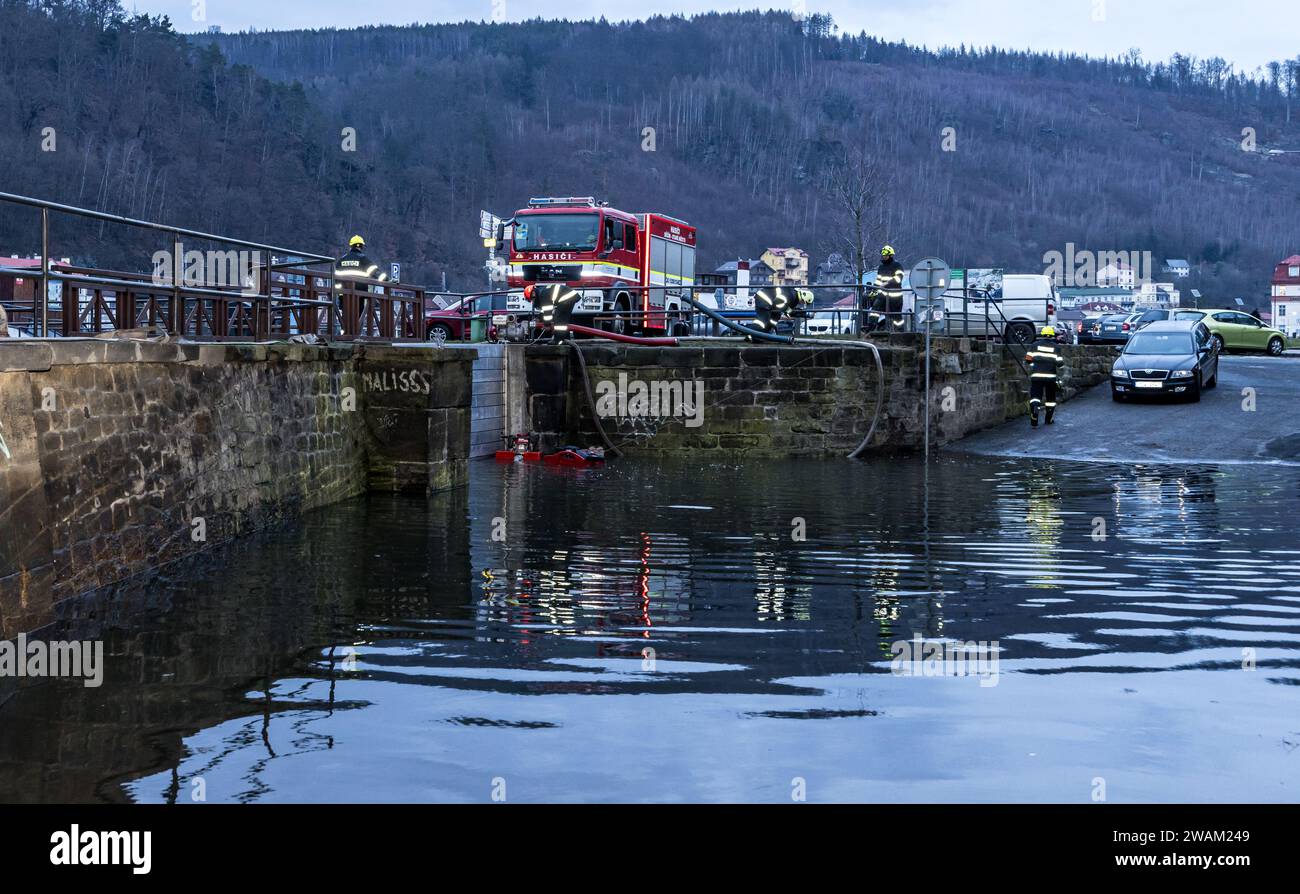 Decin, Czech Republic. 05th Jan, 2024. Flooded Labe river in Decin ...