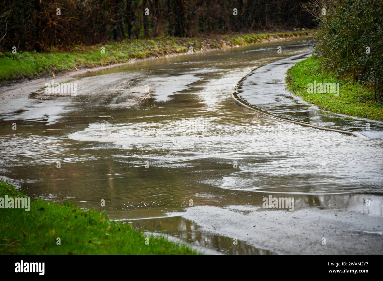 Cars driving through flood hi-res stock photography and images - Alamy