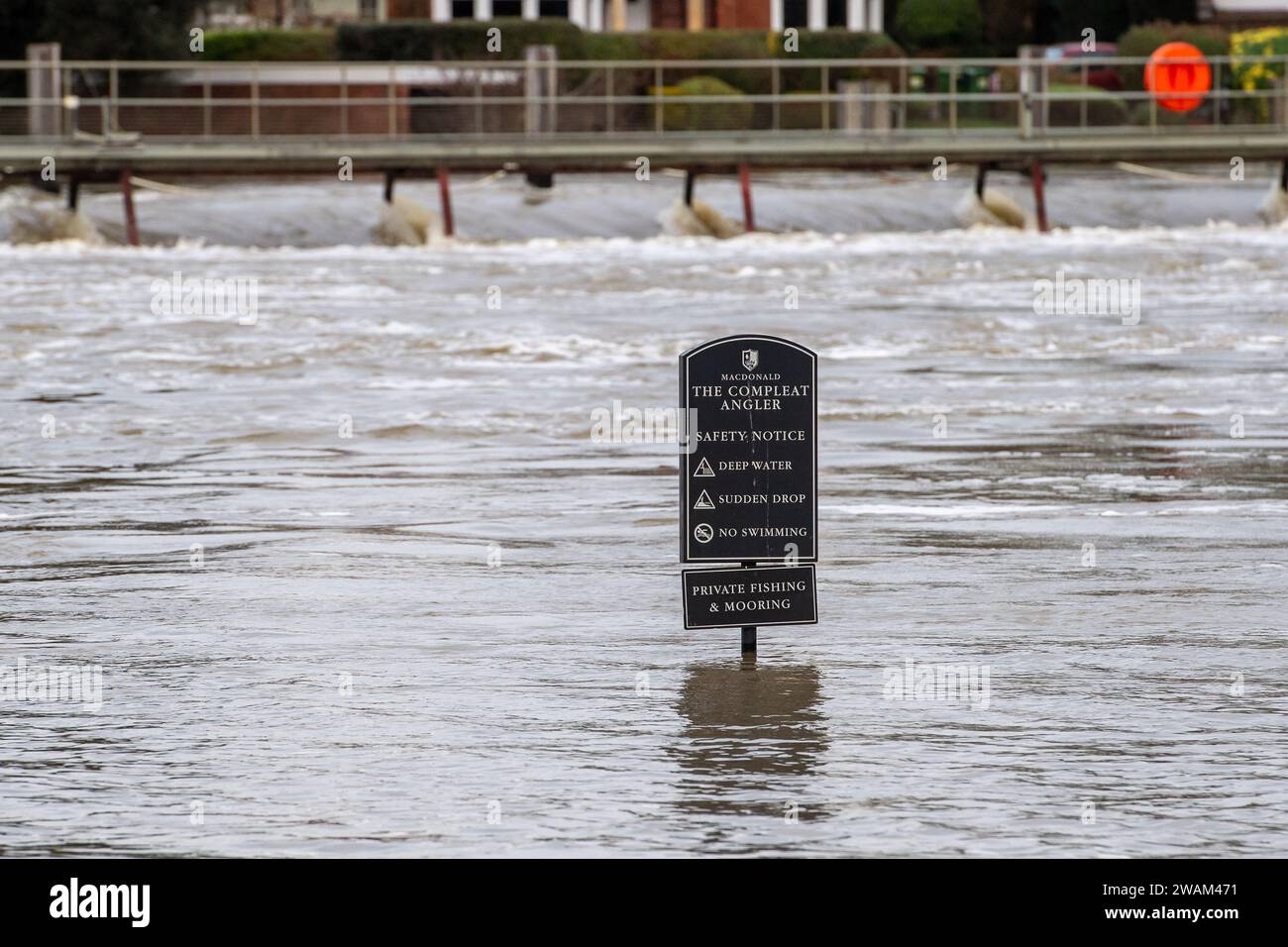 Marlow, UK. 5th January, 2024. Floodwater in the grounds of the ...