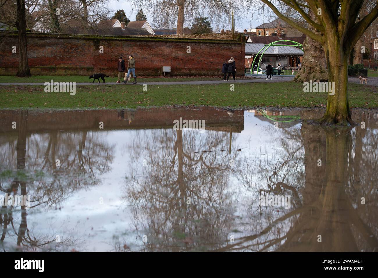 Marlow, UK. 5th January, 2024. Floodwater in Higginson Park, Marlow ...