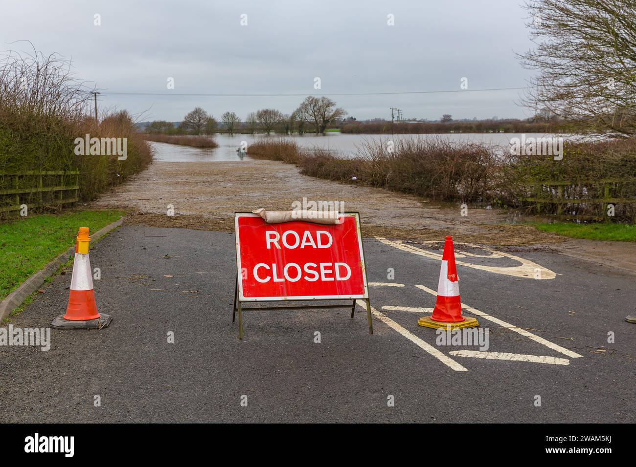Storm Henk, the River Ouse bursts its banks and floods the agricultural ...