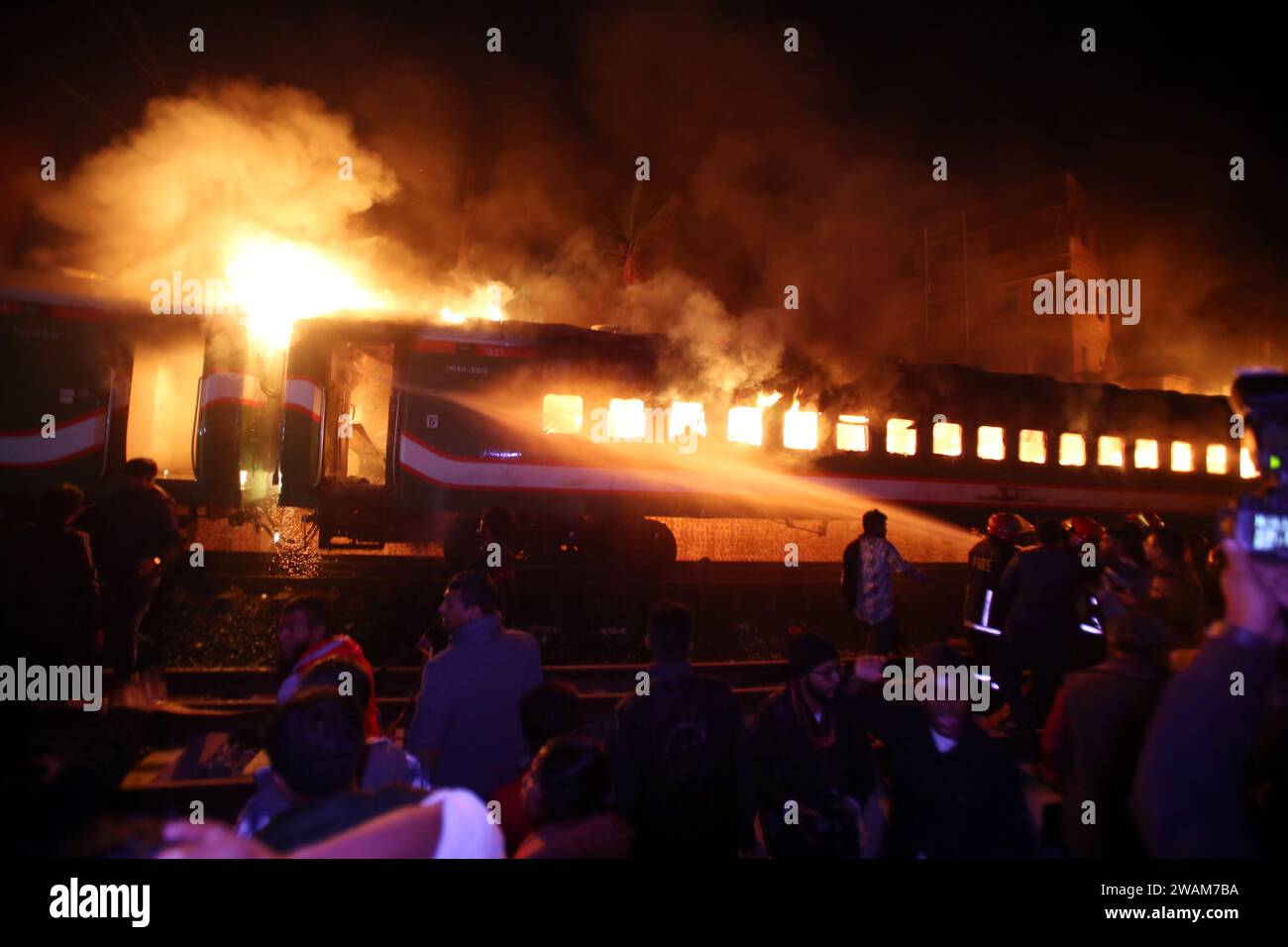 Dhaka, Wari, Bangladesh. 5th Jan, 2024. Bangladeshi rescue personnel ...