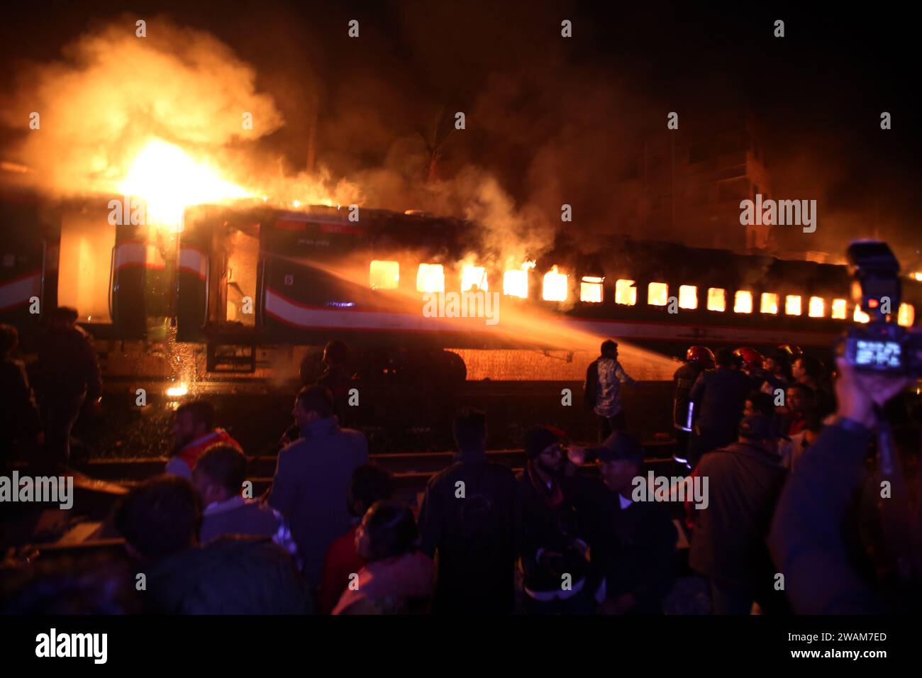 Dhaka, Wari, Bangladesh. 5th Jan, 2024. Bangladeshi rescue personnel ...