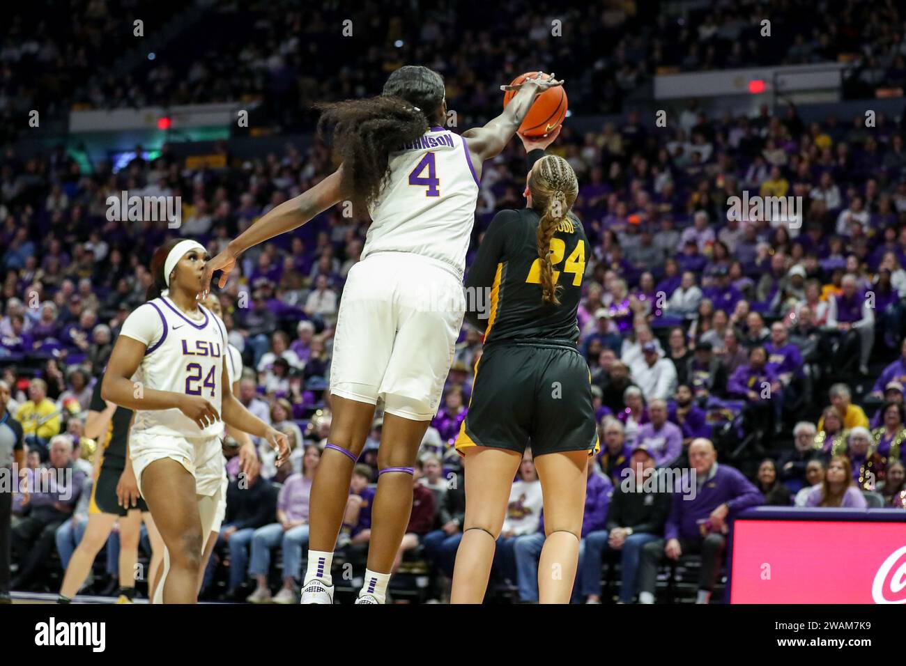 Baton Rouge, LA, USA. 04th Jan, 2024. LSU's Flau'jae Johnson (4) blocks ...