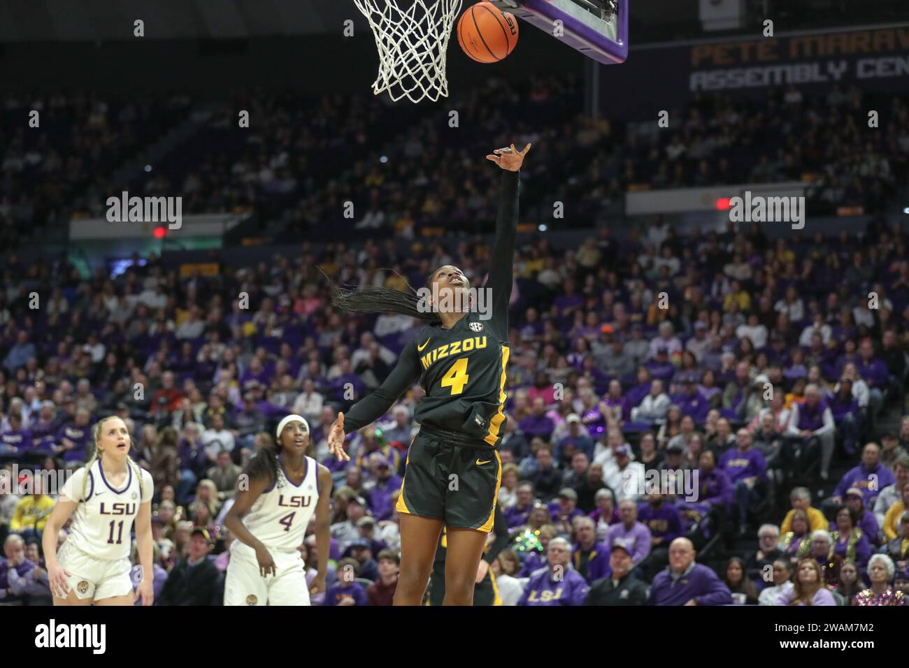 Baton Rouge, LA, USA. 04th Jan, 2024. Missouri's Mama Dembele (4) puts ...