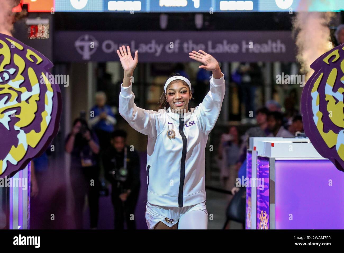 Baton Rouge, LA, USA. 04th Jan, 2024. LSU's Angel Reese (10) is ...