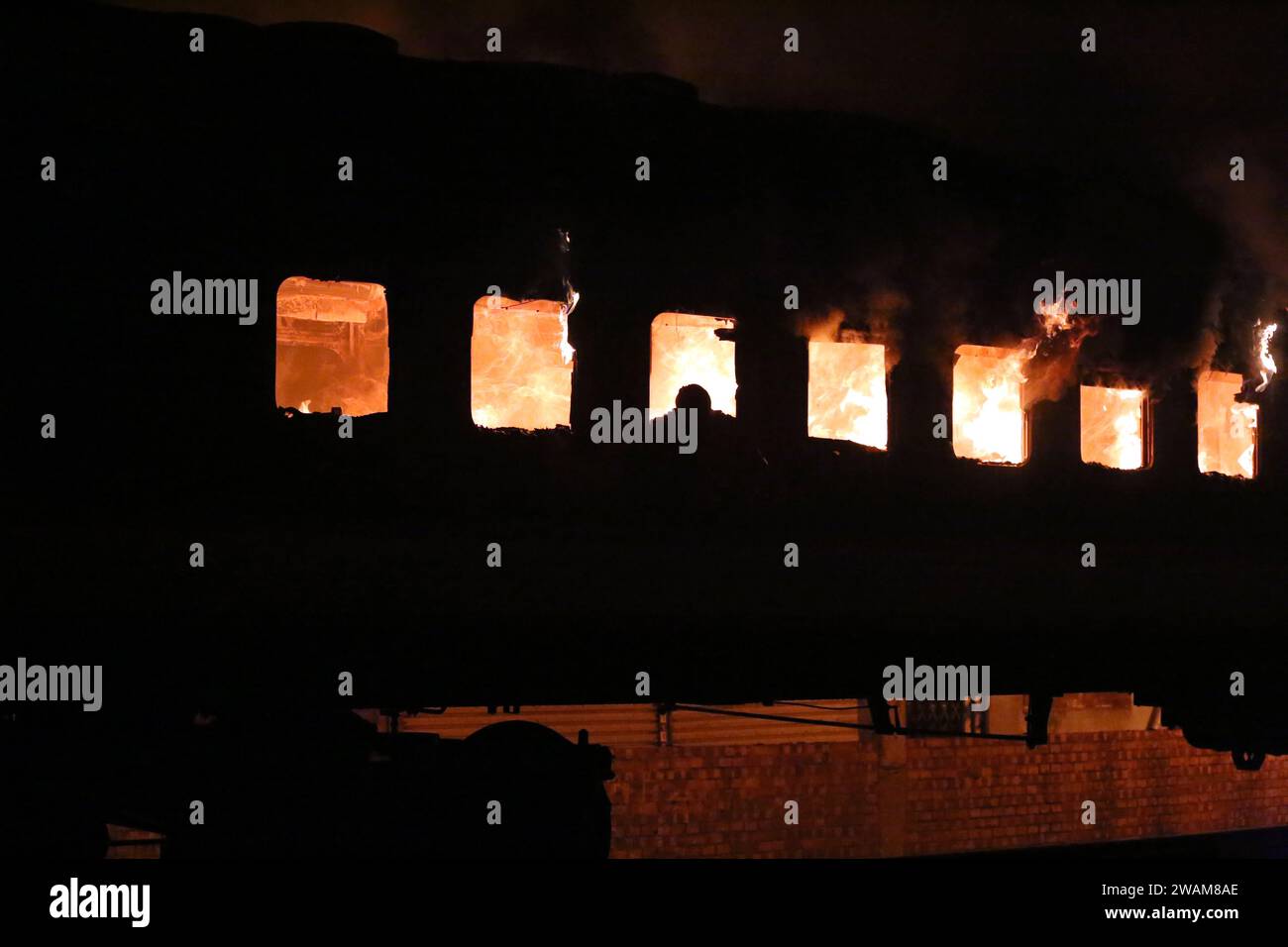 Dhaka, Wari, Bangladesh. 5th Jan, 2024. Bangladeshi rescue personnel ...
